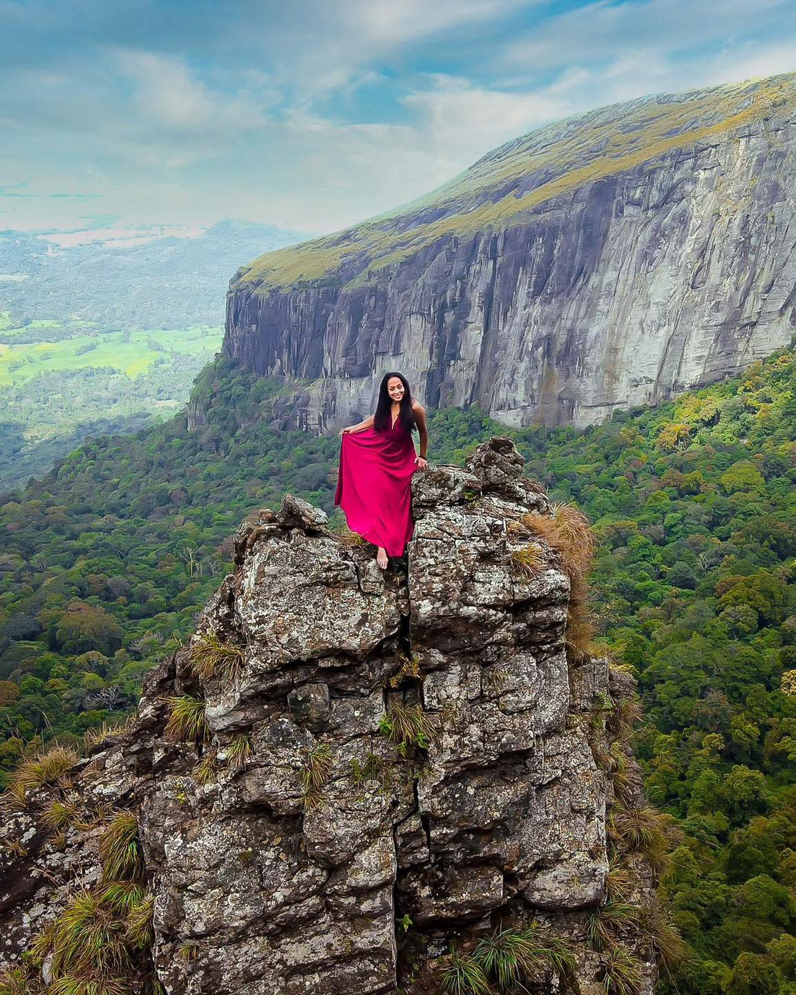Yahangala: The Sacred Rock of Sri Lanka - hiddenvisit.com