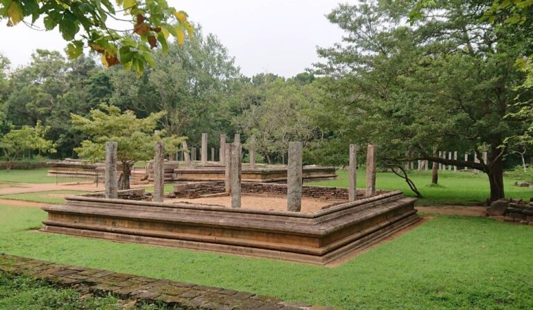 Sandakada Pahana: The Moonstone of Sri Lankan Heritage - hiddenvisit.com